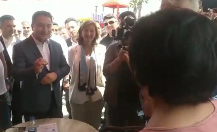 DEVA Partisi Genel Başkanı Ali Babacan’a Kuşadası’nda zor soru DEVA Partisi Genel Başkanı Ali Babacan’a Kuşadası’nda zor soru