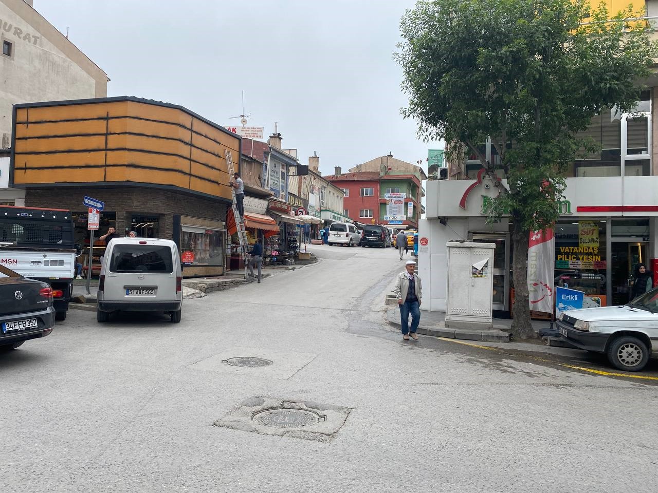El frenini çekmeyi unutunca olanlar oldu El frenini çekmeyi unutunca olanlar oldu